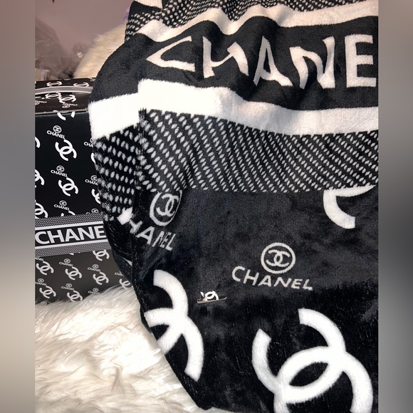 Bedding | Designer Inspired Throw Blanket | Poshmark